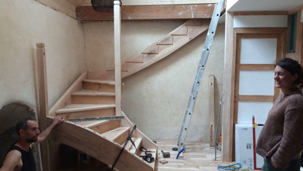 Half turn stair design for irregular stairwell | WOOD DESIGNER