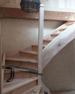 Half turn stair design for irregular stairwell | WOOD DESIGNER