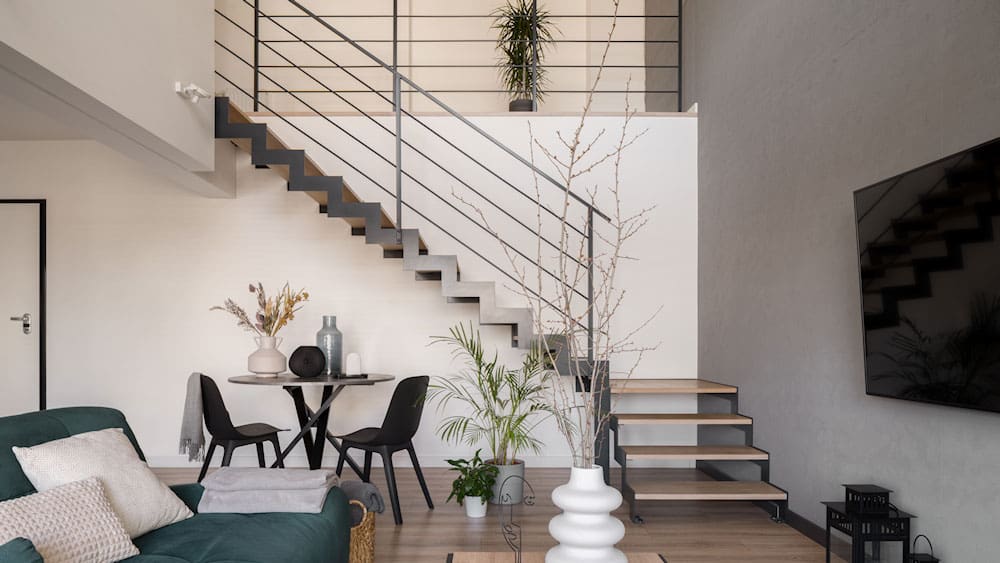 Quarter-Turn Staircases: Guide with Examples for Inspiration