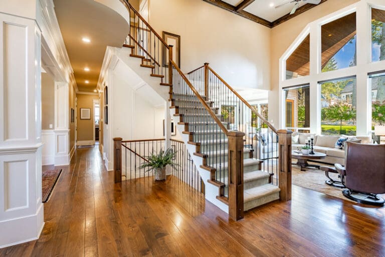 Quarter-Turn Staircases: Guide with Examples for Inspiration